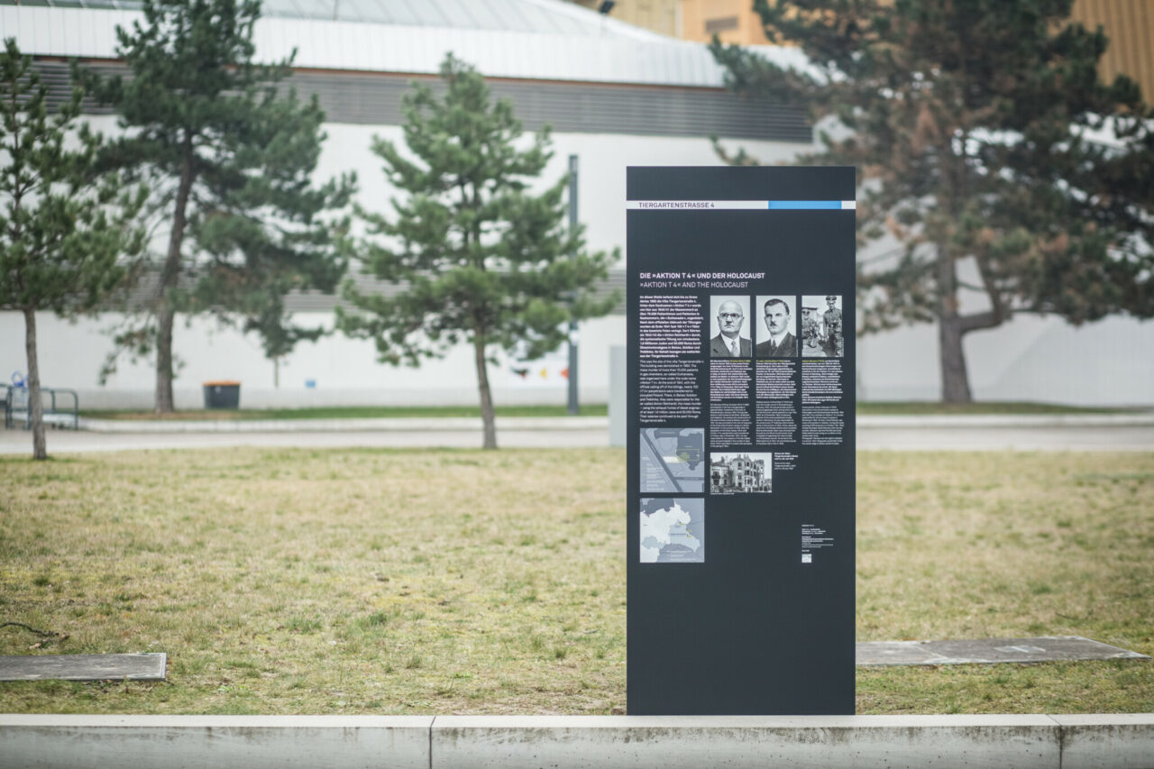 Übergabe der Informationstafel »Die ›Aktion-T4‹ und der Holocaust« an ...