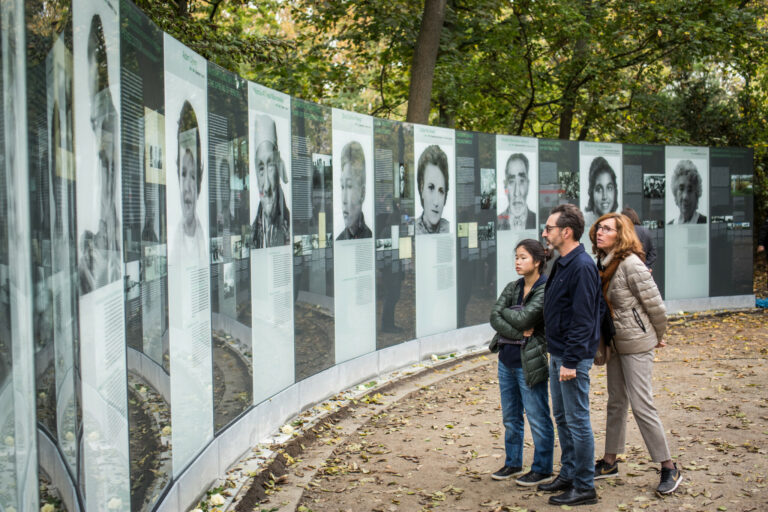 Festakt – Zehn Jahre Denkmal für die im Nationalsozialismus ermordeten Sinti und Roma Europas ...